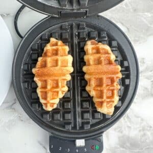 Easy Croffle Recipe (Croissant Waffle) - Food Lovin Family
