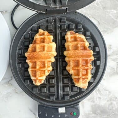 Easy Croffle Recipe (Croissant Waffle) - Food Lovin Family