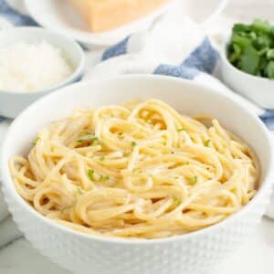 Spaghetti Alfredo - Food Lovin Family